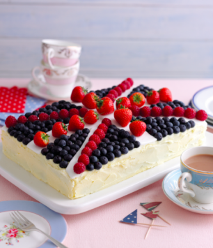 Union Jack Berry cake - StyleNest