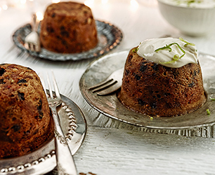 Mini Christmas Puddings with Mascarpone - StyleNest