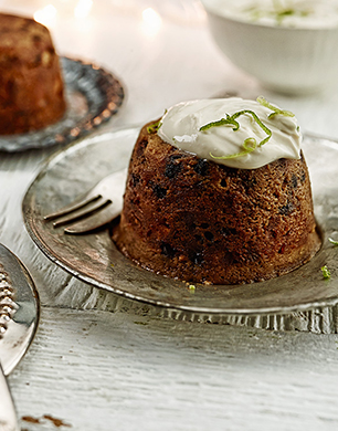 Mini Christmas Puddings with Mascarpone - StyleNest