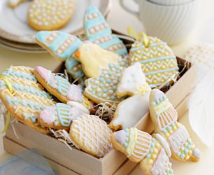 Easter Iced Biscuits - StyleNest