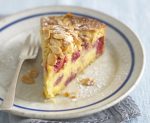 Raspberry and Almond Cake | StyleNest