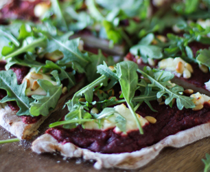 Beetroot pesto pizza with goats’ cheese - StyleNest