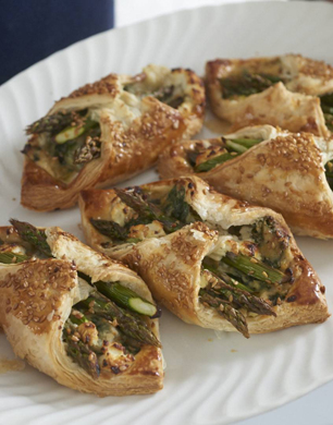 Asparagus, Kale and Goats Cheese Pinch Pies - StyleNest