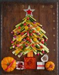 CRUDITE CHRISTMAS TREE WITH ROASTED VEGETABLE HUMMUS - StyleNest