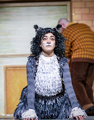 A forgetful cat in an unforgetable show! - StyleNest